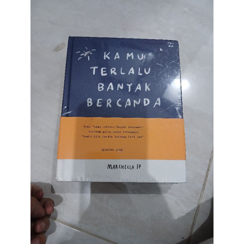 Jual Buku KAMU TERLALU BANYAK BERCANDA | Shopee Indonesia