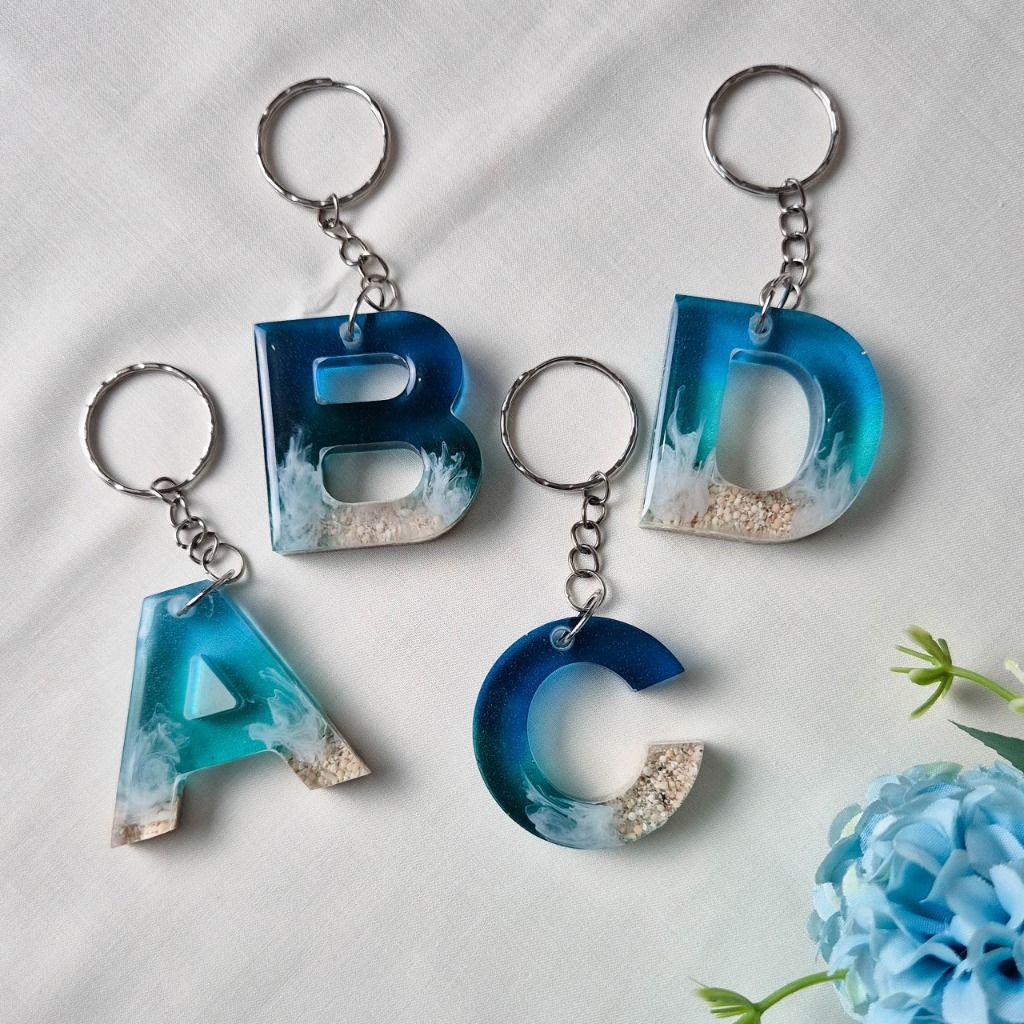 Jual Gantungan Kunci Resin Huruf Alphabet Initial Nama Pantai Batu Laut ...