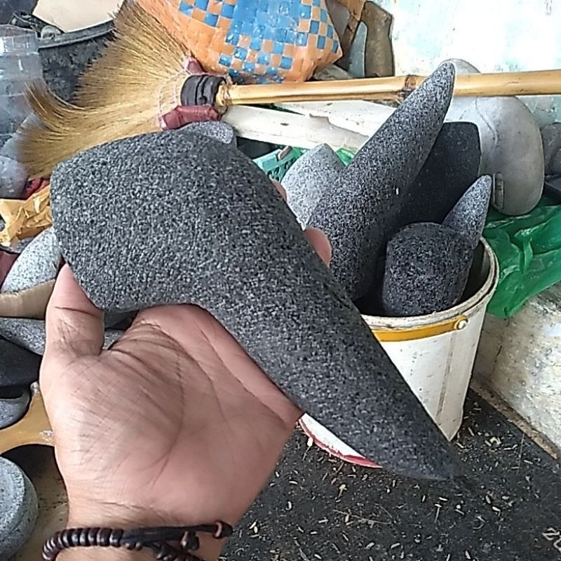 Jual MUNTHU ATAU ULEKAN BAHAN BATU ALAM MERAPI ASLI UKURAN KEPALA SKALA ...
