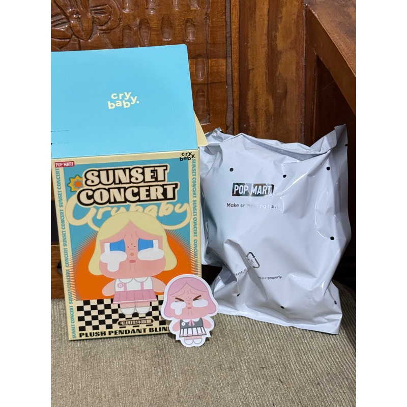 Jual Original Pop Mart Sunset Concert Cry Baby Pink Grey sealed foil ...