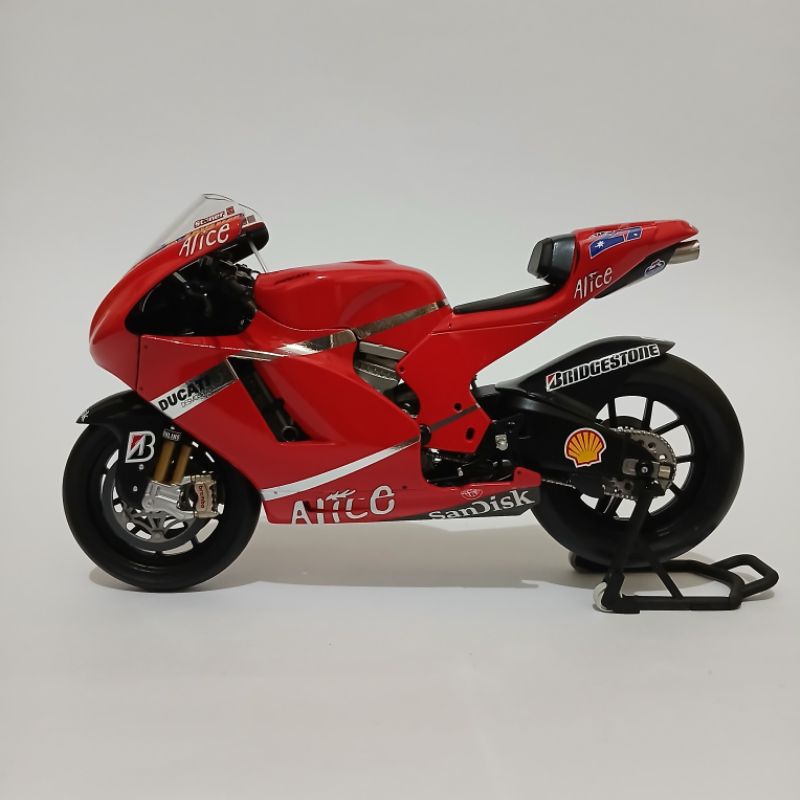 Jual Diecast Motogp Minichamps 1/12 Ducati Desmosedici GP7 Casey Stoner ...