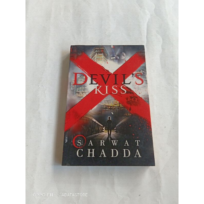 Jual BUKU DEVIL'S KISS SARWAT CHADDA | Shopee Indonesia