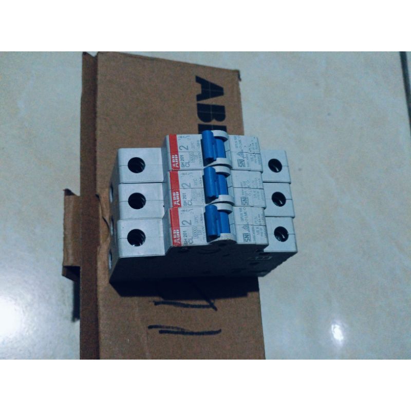 Jual mcb ABB mudel baru 2a 4a barang baru ready | Shopee Indonesia