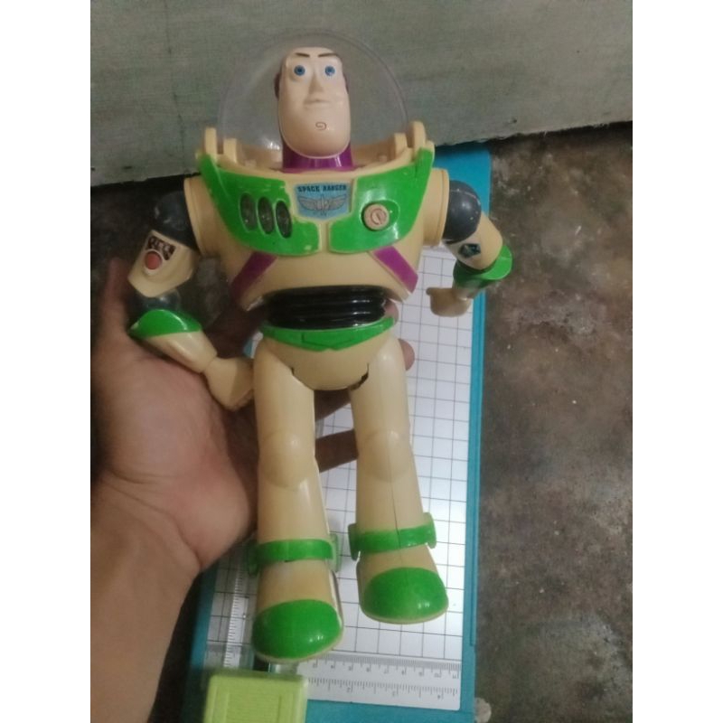 Jual BUZZ LIGTHYEAR TOY STORY MAINAN BEKAS JUMBO TINGGI 27 CM | Shopee ...