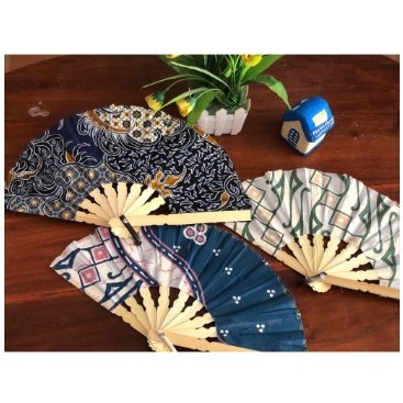 Jual Paket 50pcs souvenir pernikahan kipas angin tangan motif batik ...