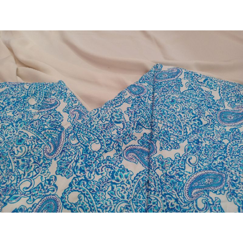 Jual KAIN TWILL STRETCH MOTIF BATIK BUNGA BIRU DASAR PUTIH (215 cm ...