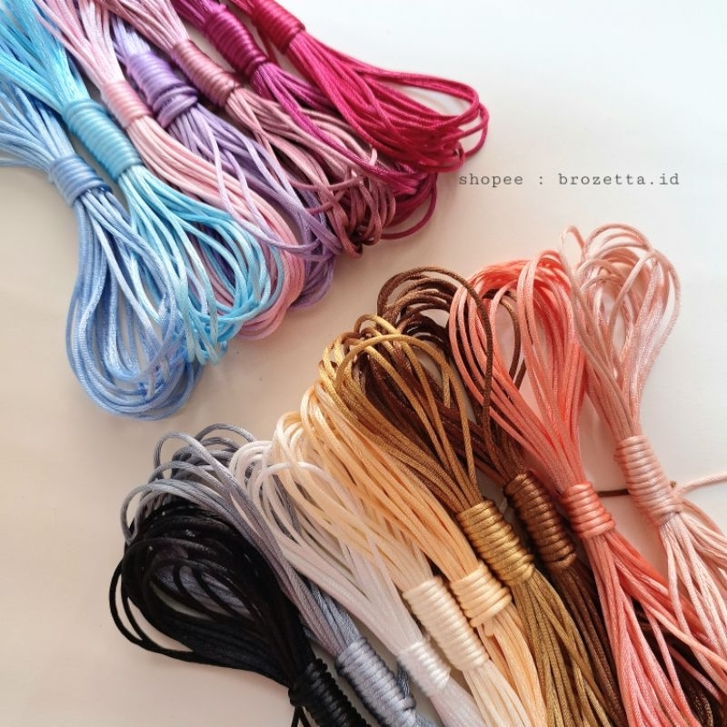 Jual 5 meter tali satin 1 mm untuk merangkai phonestrap gelang brozetta ...