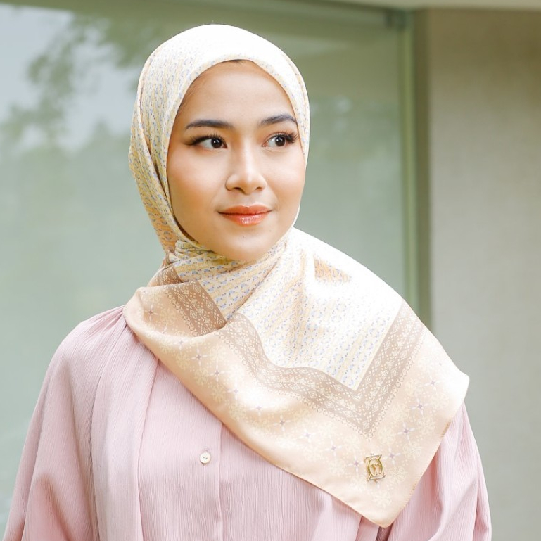 Jual Zoya - [Minor Defect] Marla Scarf - Kerudung Hijab Segiempat Motif ...