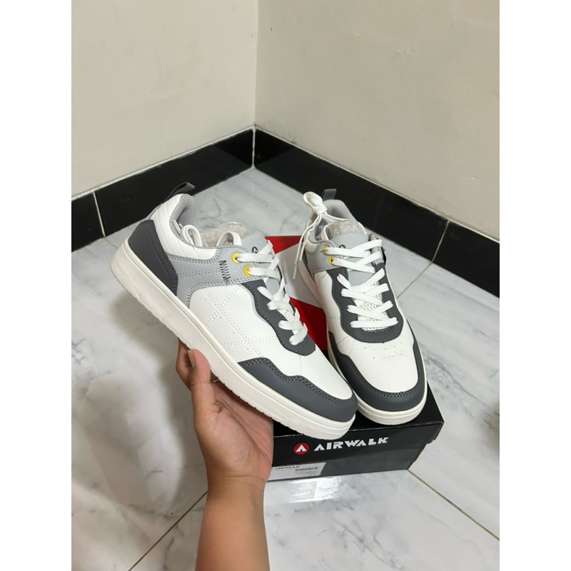 Jual Sepatu Airwalk Men/ Unisex white-grey sale 70% ukuran 41, 42, 43 ...