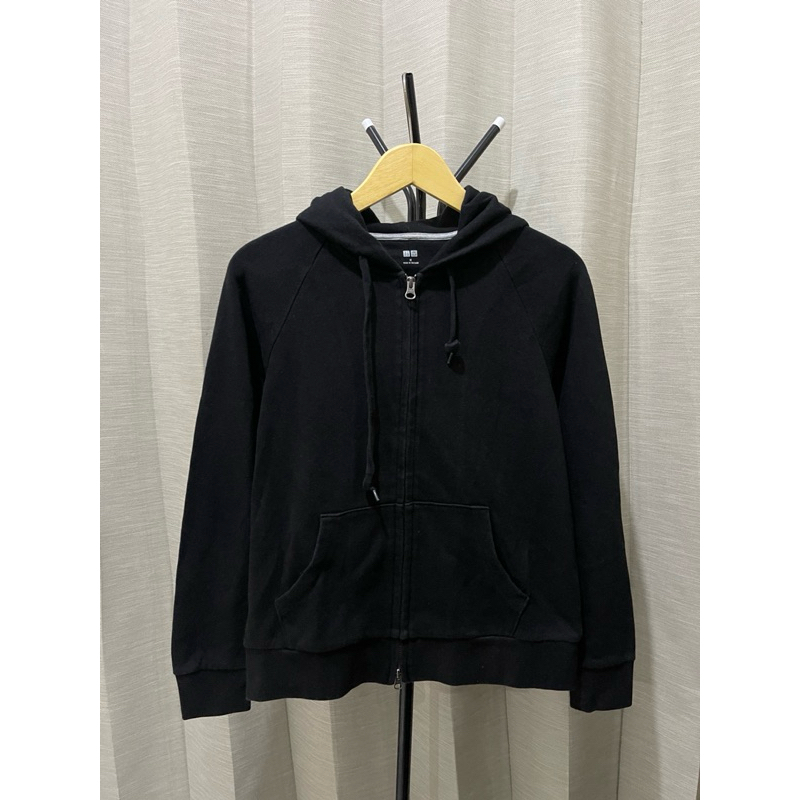 Jual Jaket Hoodie Zipper Uni Qlo Hitam (second) | Shopee Indonesia