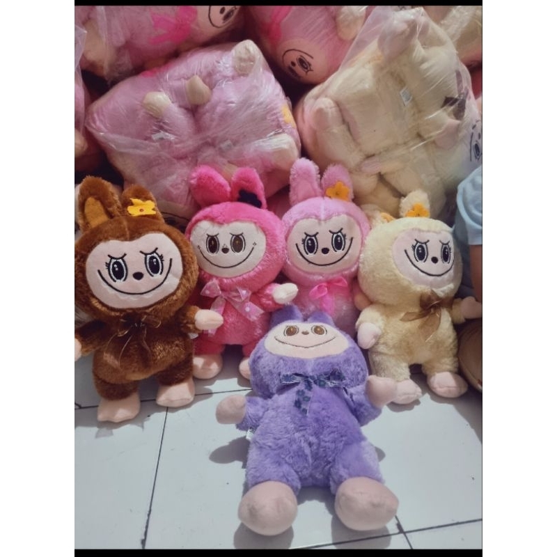 Jual Boneka labubu sedang / Boneka labubu viral | Shopee Indonesia