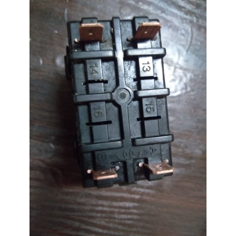 Jual contactor out door 4 pin. ac daikin 2 pk | Shopee Indonesia