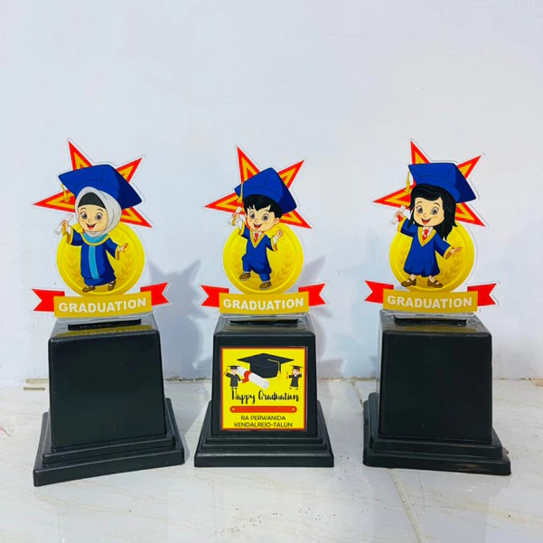 Jual Piala Wisuda TK Model Bintang Plakat Wisuda Anak Model Bintang ...