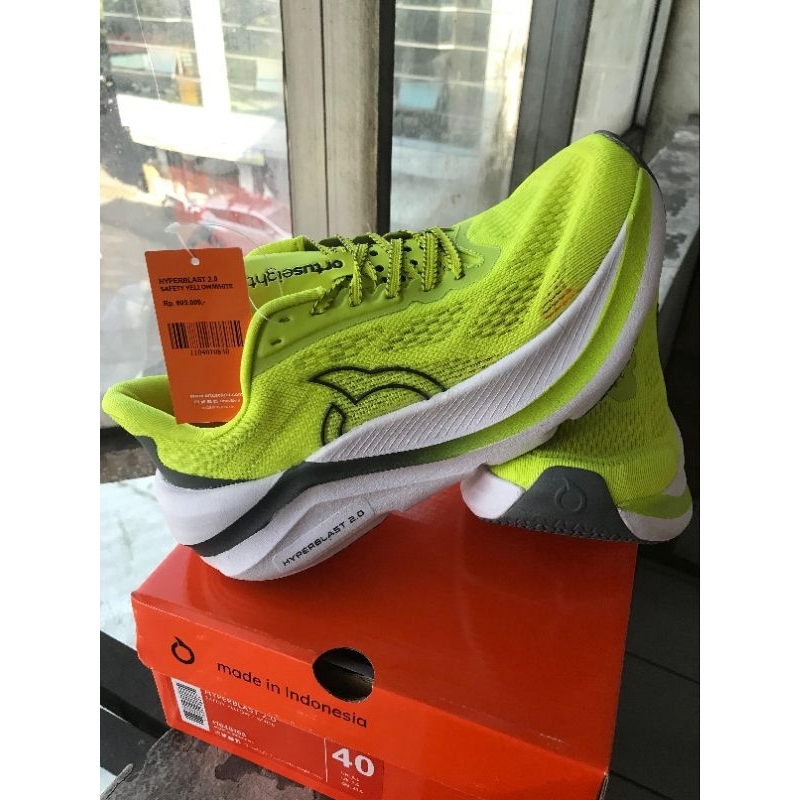 Jual SEPATU RUNNING HYPERBLAST 2.0. SAFETY YELLOW/WHITE ORIGINAL 100% ...