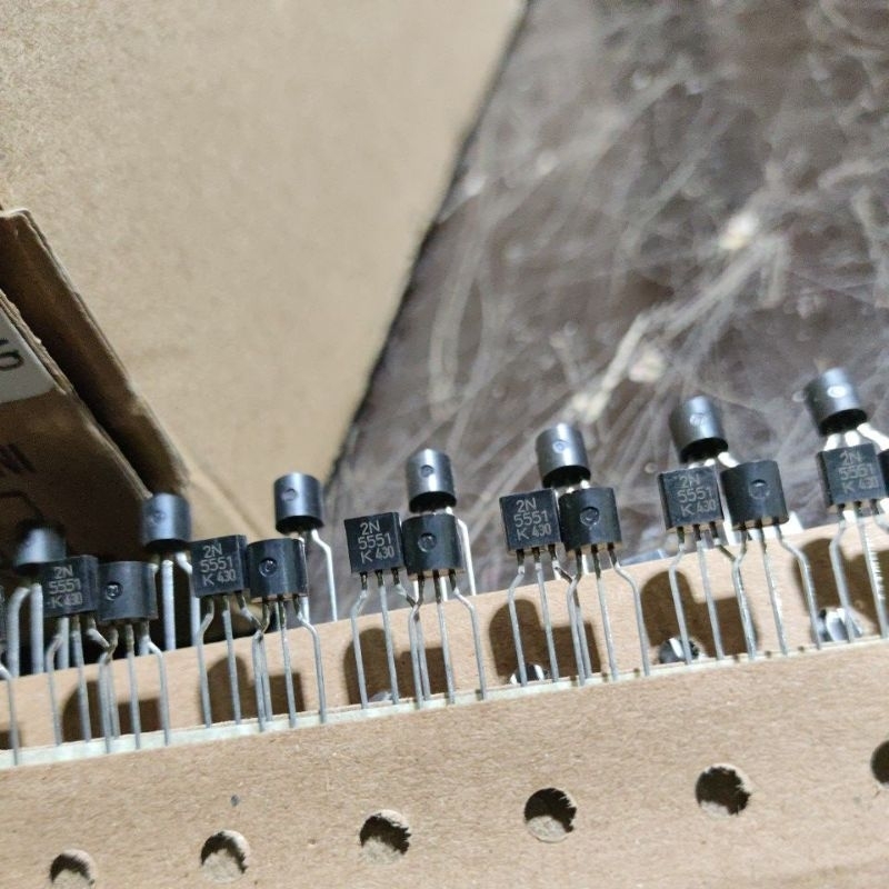 Jual Transistor 2N5551 KEC kode K (korea) 100 pcs | Shopee Indonesia