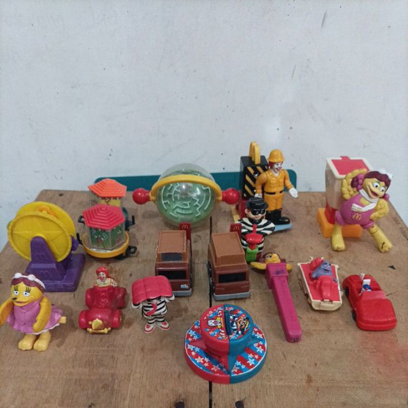 Jual Figure maskot MCD dan KFC | Shopee Indonesia