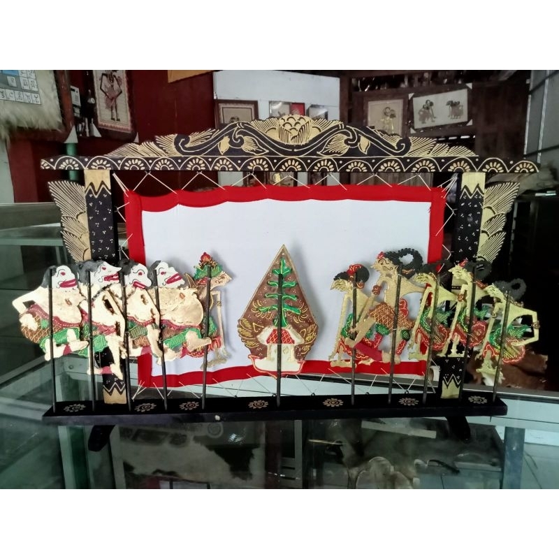 Jual Miniatur pagelaran halus model batik, pagelaran nya di ukir batik ...