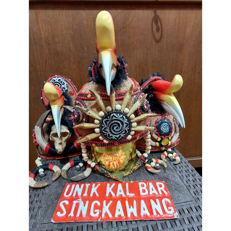 Jual TOPI DAYAK KALIMANTAN MODEL KREASI MAHKOTA ADAT DAYAK | Shopee ...