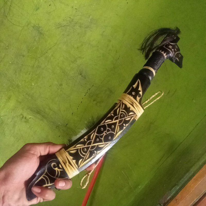 Jual Mandau lentik/jimpul mini dengan pembungkus langgei dari kulit ...