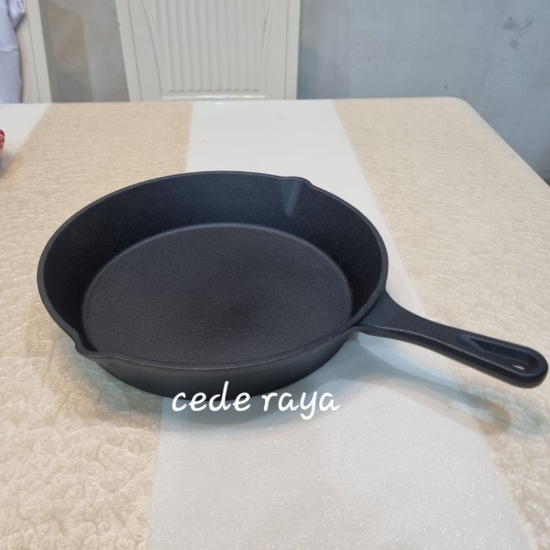 Jual wajan besi cor / fry pan besi steak die cast iron 25 cm | Shopee ...