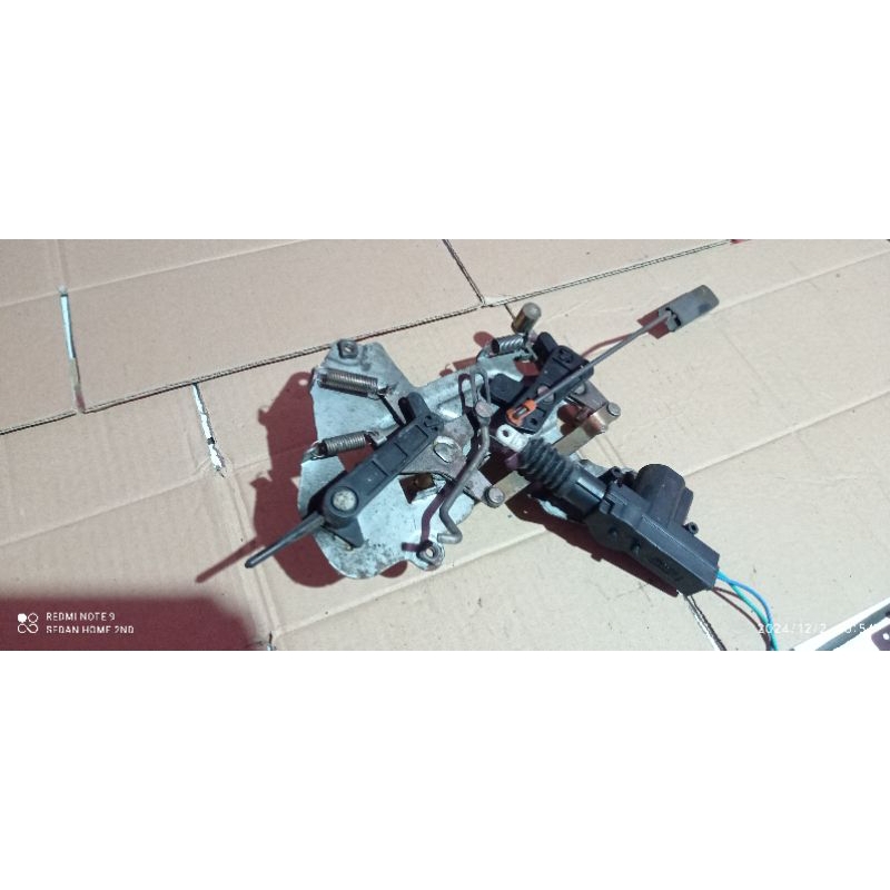 Jual doorlock mekanisme pintu belakang kiri kia carnival | Shopee Indonesia