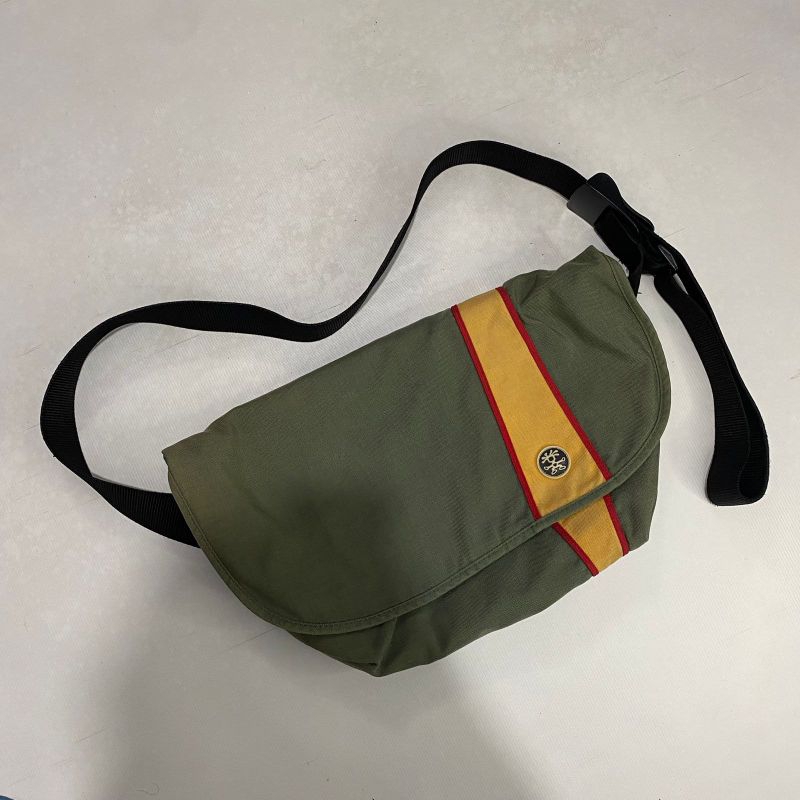 Jual messenger bag Crumpler second | Shopee Indonesia