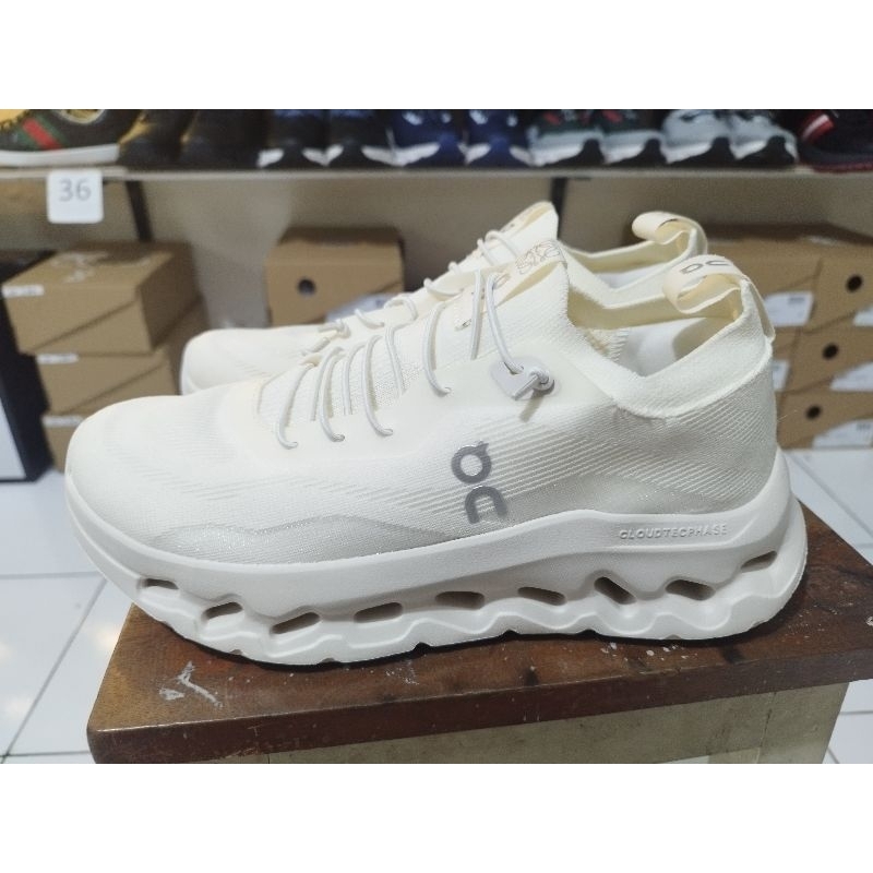 Jual LOEWE X OC GEN 1 BROKEN WHITE | Shopee Indonesia