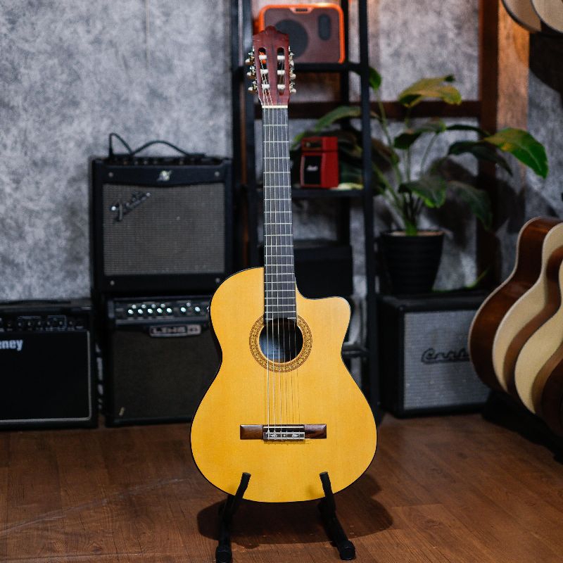 Jual Gitar Classic Cutway Tanam Besi | Shopee Indonesia