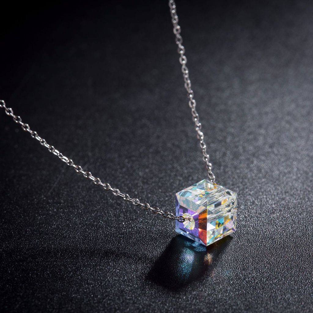 Jual CUBE crystal necklace / kalung titanium kristal swarovski bentuk kubus kotak cube kalung ...
