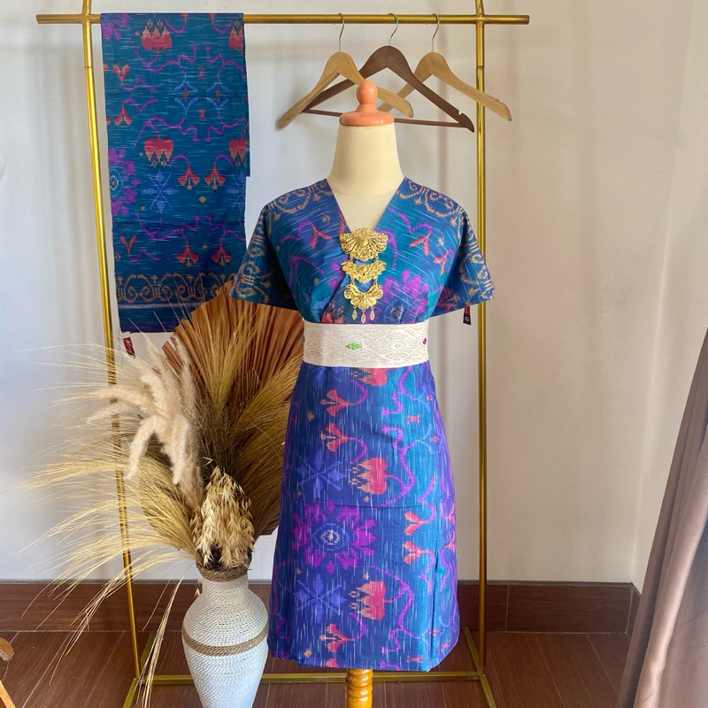 Jual KAIN TENUN ENDEK MOTIF BUNGA MATAHARI BIRU DOUBLE IKAT GRINGSING ...