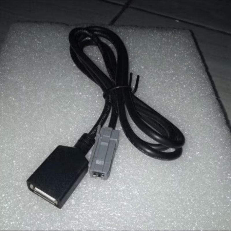 Jual soket kabel usb head unit daihatsu 7in original | Shopee Indonesia