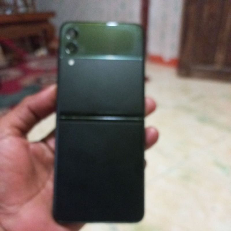 Jual samsung z3 flip 5g lengkap ram 8/256 sein lengkap.minus bintik ...