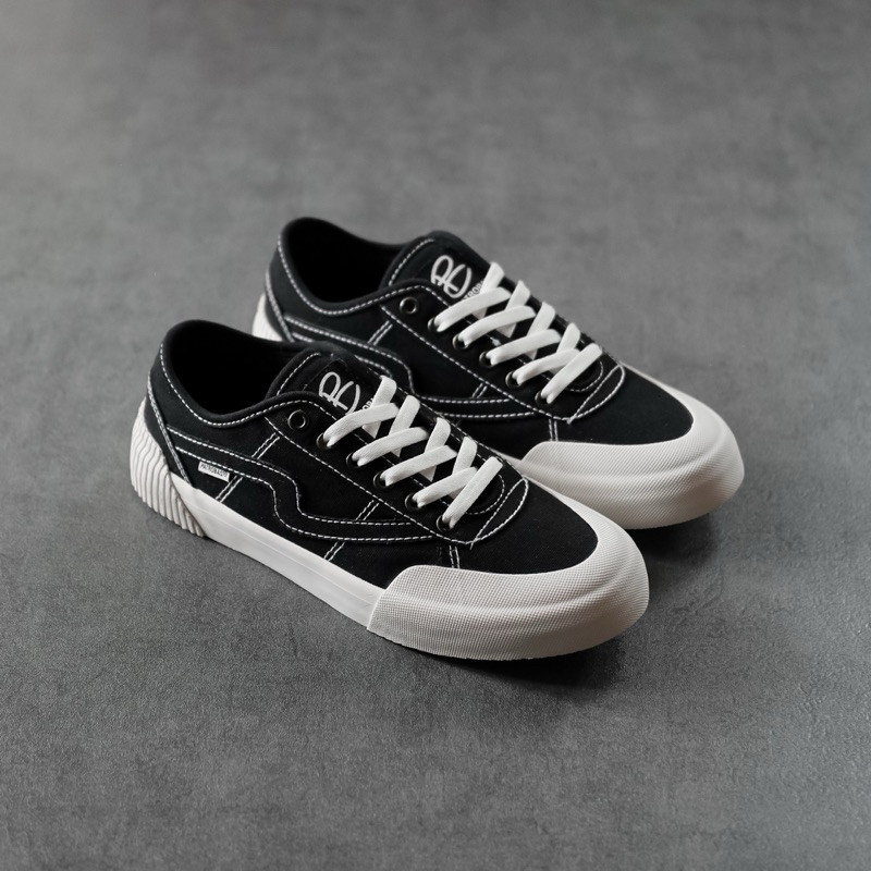 Jual PATROBAS Sepatu Patrobas Equip Black White Low Original Made In ...