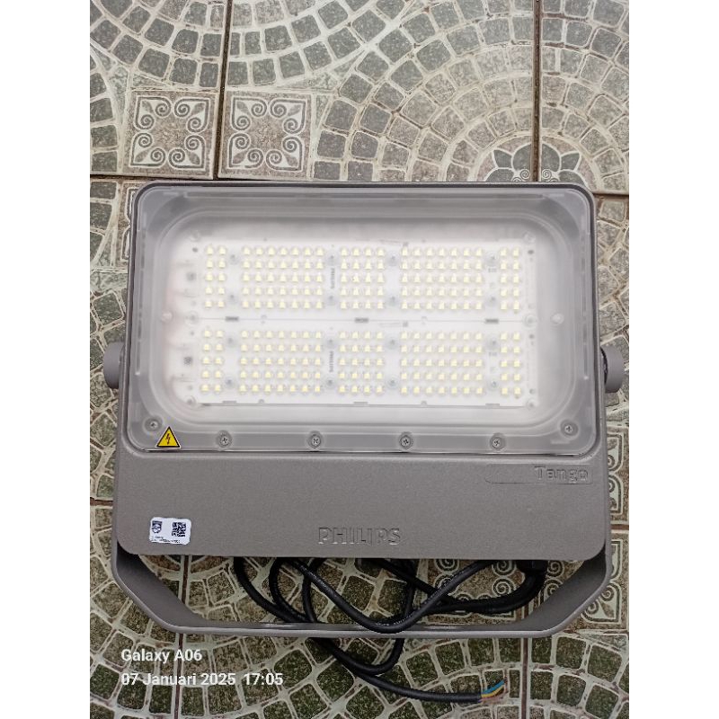 Jual LAMPU SOROT LED 200W PHILIPS BVP 432 LED 272/CW 220~240V 200W SWB GM | Shopee Indonesia