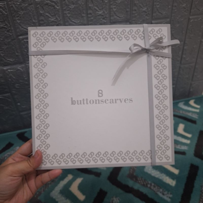 Jual box Buttonscarves ORI (hanya box) | Shopee Indonesia