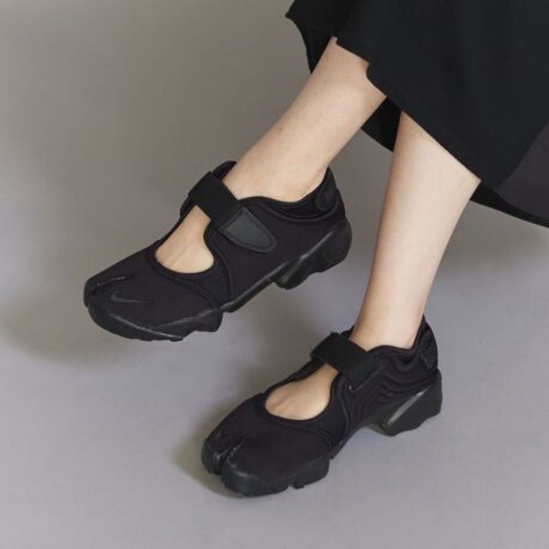 Jual Sepatu Sneakers wanita dan pria air rift all black | Shopee Indonesia