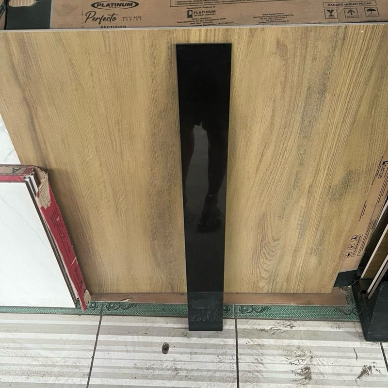 Jual Granit List/Plint 10x80 Hitam polos | Glossy | Shopee Indonesia