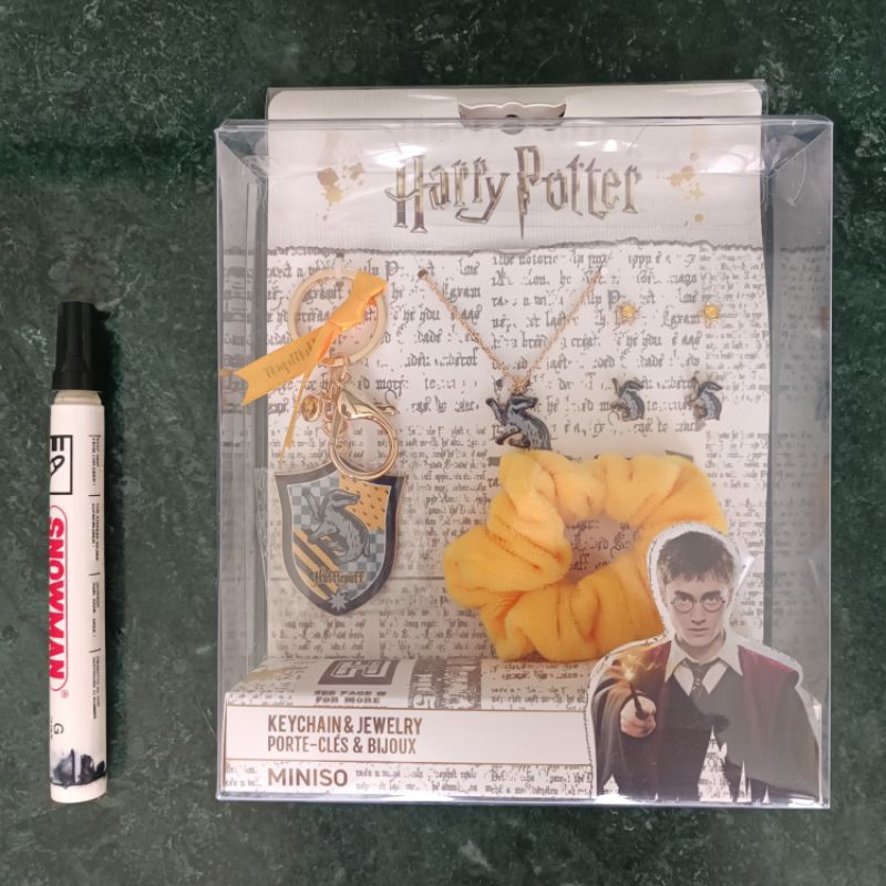 Jual Brand New in Box Harry Potter Keychain & Jewelry Miniso Hufflepuff ...