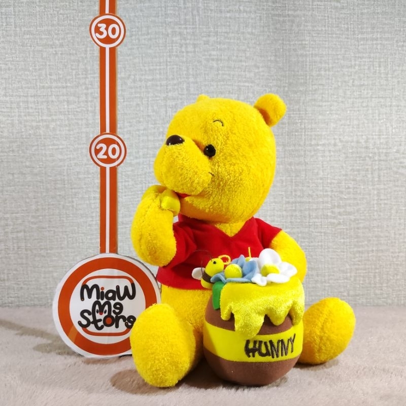 Jual Boneka Winnie the Pooh Makan Gentong Madu Lebah Bunga Original ...