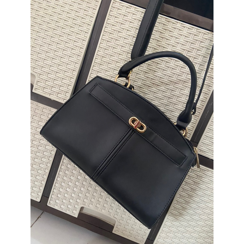 Jual TAS PRIVE ROMA PRELOVED | Shopee Indonesia