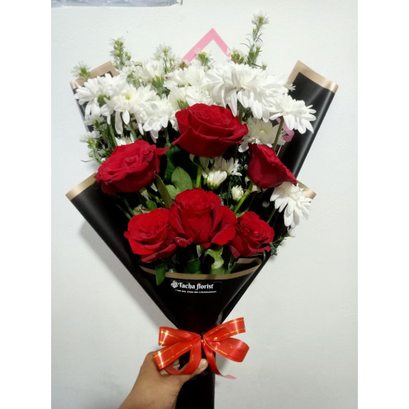 Jual Buket bunga mawar merah 6 asli segar CIMAHI BDG PADALARANG | Shopee Indonesia