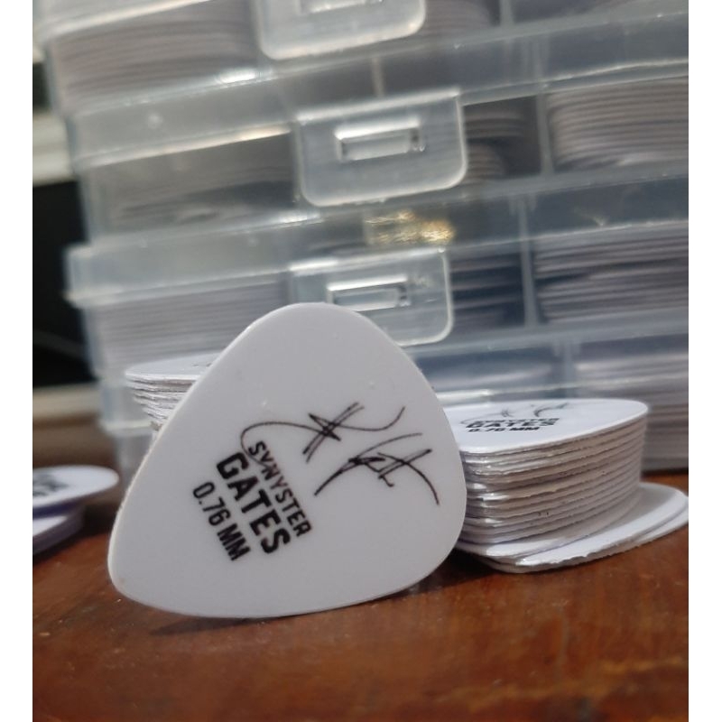 Jual pick gitar synyster gates signature 0.76mm | Shopee Indonesia