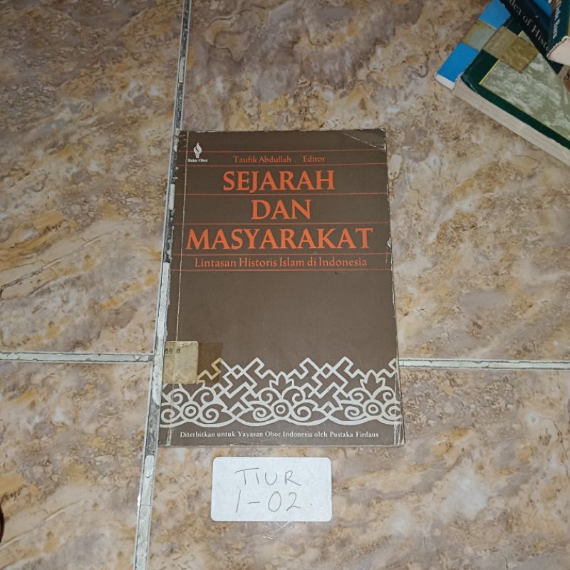 Jual Buku Sejarah dan masyarakat lintasan historis Islam di Indonesia ...