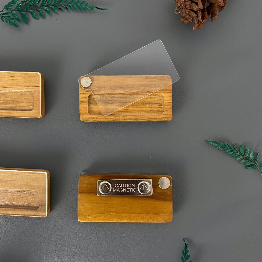 Jual Papan Nama Dada Magnet Logo | Name Tag Logo Kayu | Pin Tag Nama ...