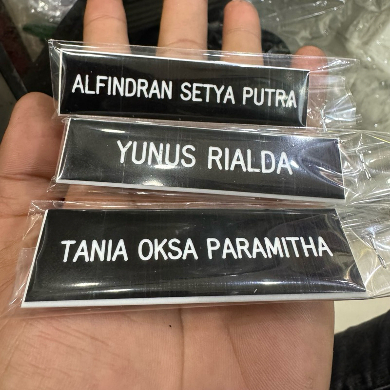 Jual Grafir nama / Name Tag Peniti, Paku, Magnet | Shopee Indonesia