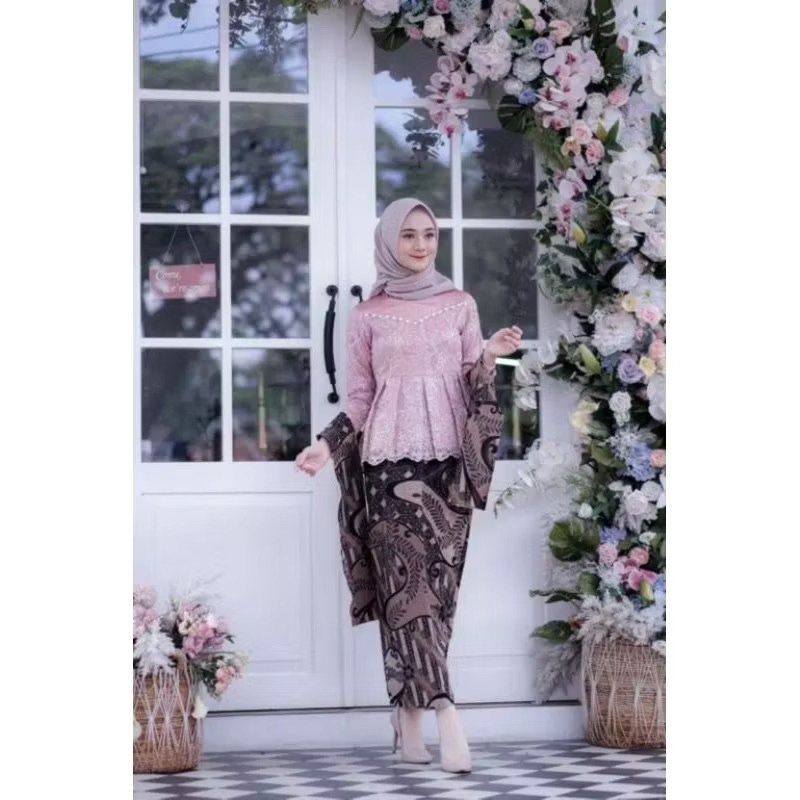 Jual KEBAYA SET ASSYIFA KEBAYA KONDANGAN (jual rugi belom pernah dipake ...