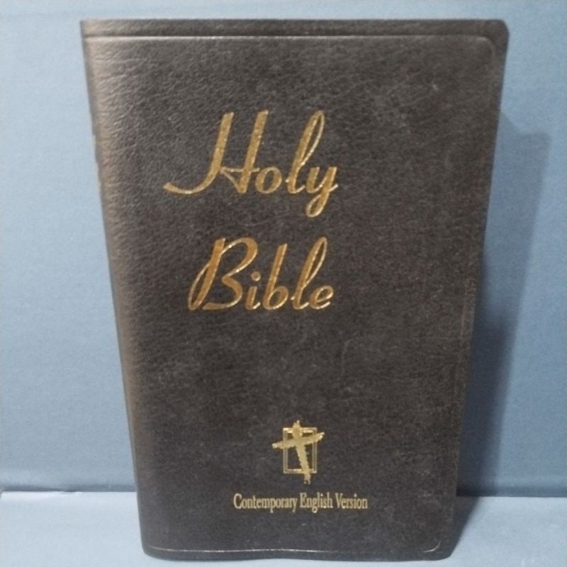 Jual Buku original HOLY BIBLE contemporary English version | Shopee ...