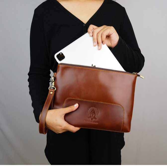 Jual Tas Kulit Ipad / Clutch / Abekani Ipad Sleeve / Muat Ipad | Shopee ...