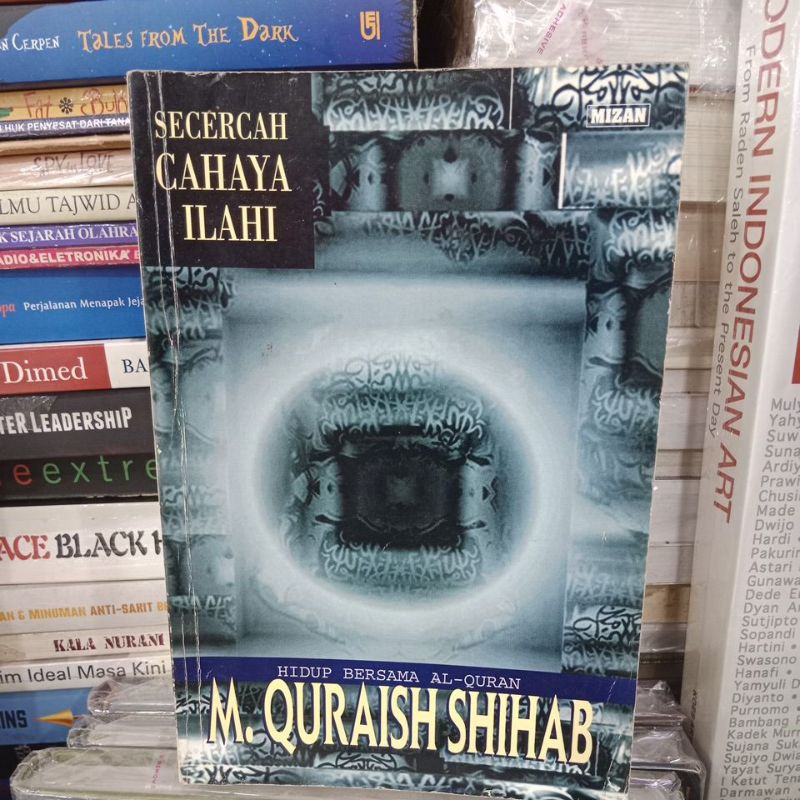 Jual BUKU ORIGINAL SECERCAH CAHAYA ILAHI M. QURAISH SHIHAB | Shopee Indonesia