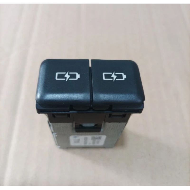 Jual Charger USB Toyota Innova Reborn Fortuner vrz Hilux Revo | Shopee ...